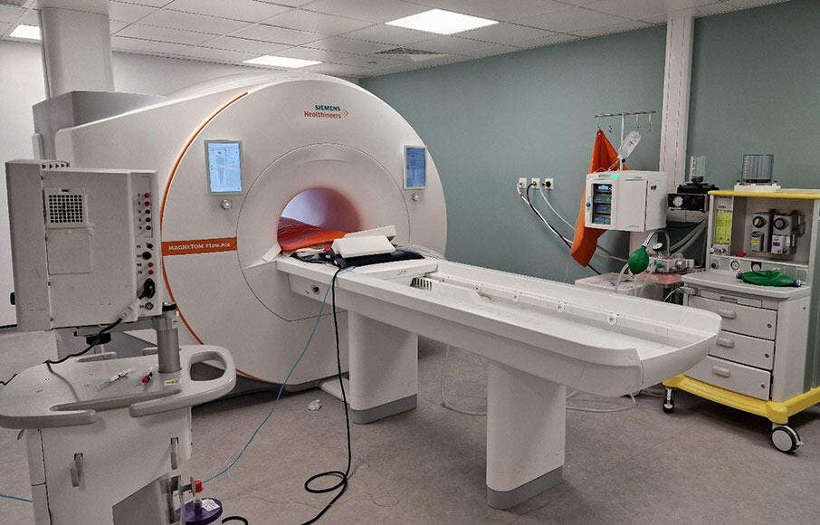 Lumbry Park first vets in UK to implement helium-independent MRI from ...